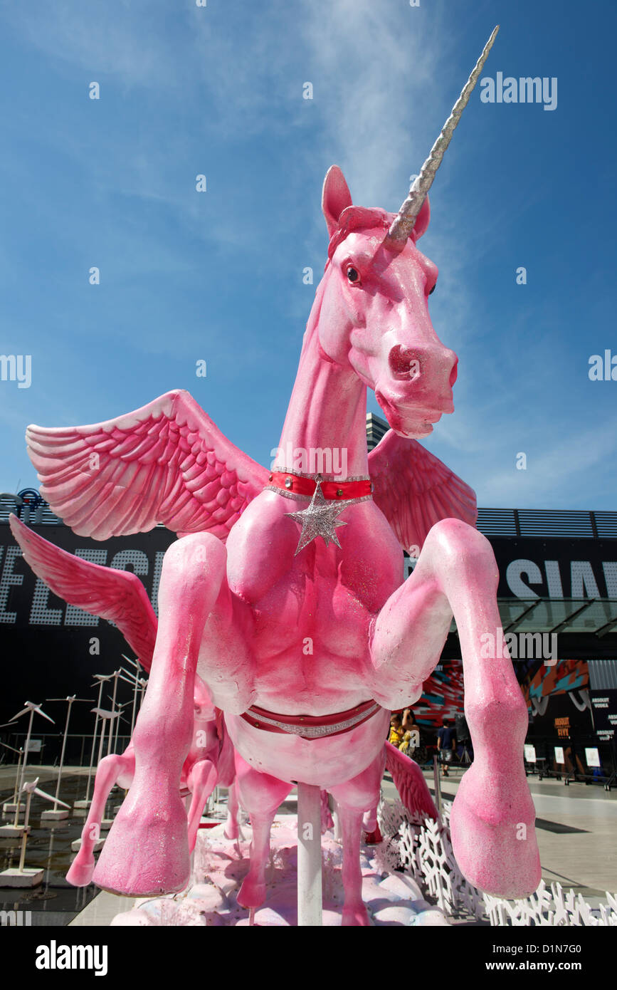 Einhorn mit flügeln -Fotos und -Bildmaterial in hoher Auflösung – Alamy