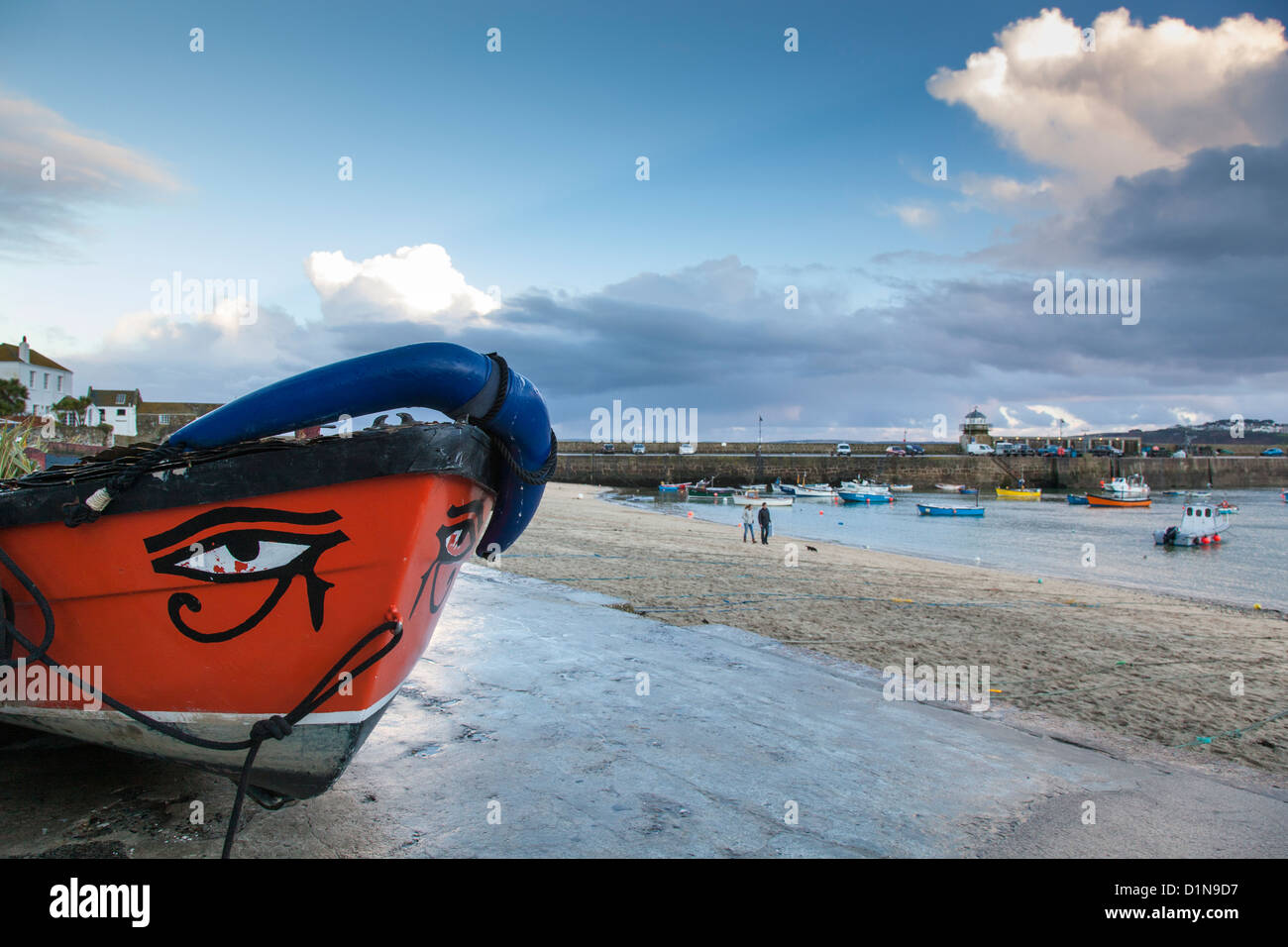 Boat eye eyes painted -Fotos und -Bildmaterial in hoher Auflösung – Alamy