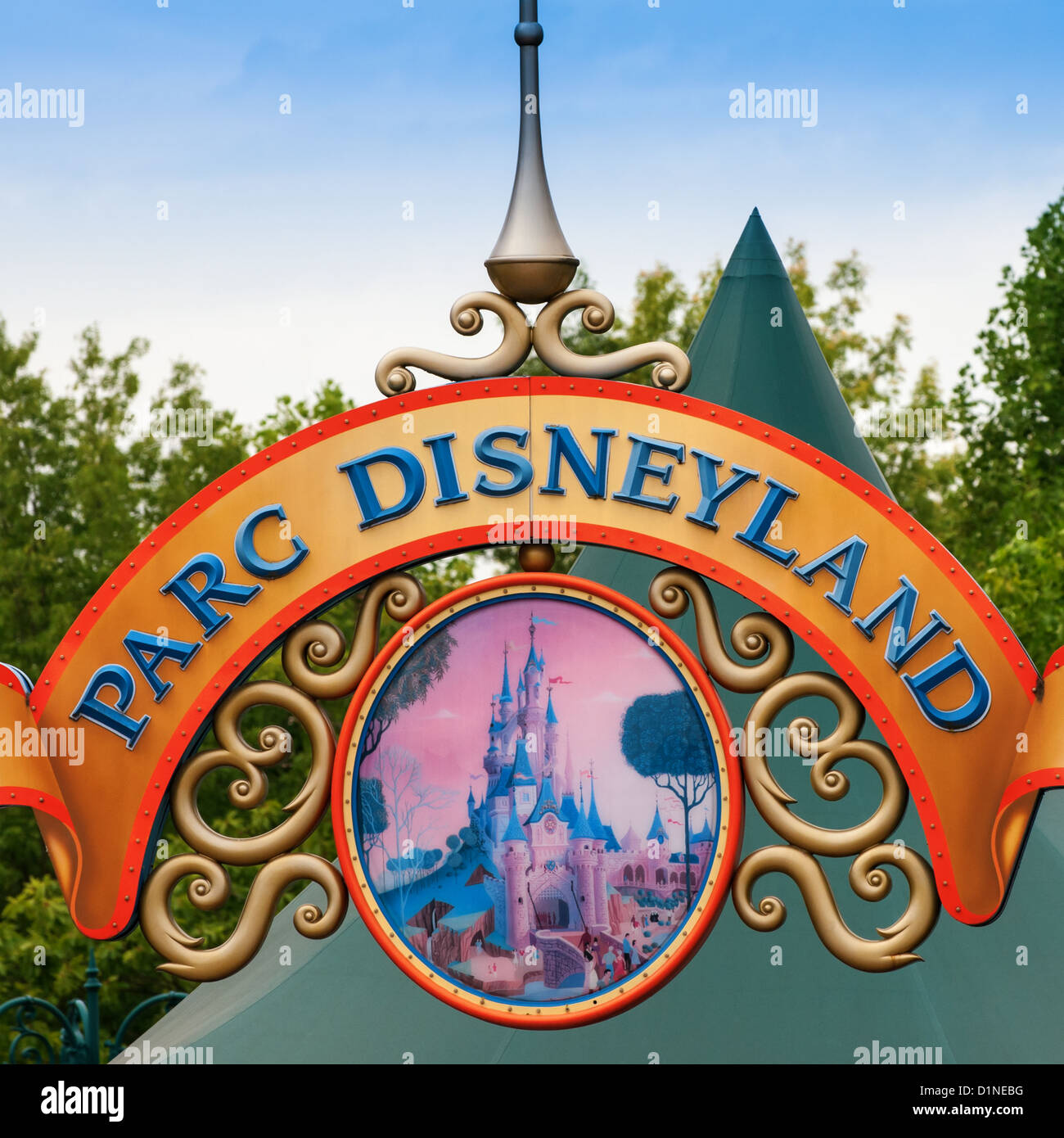 Disneyland paris logo -Fotos und -Bildmaterial in hoher Auflösung – Alamy
