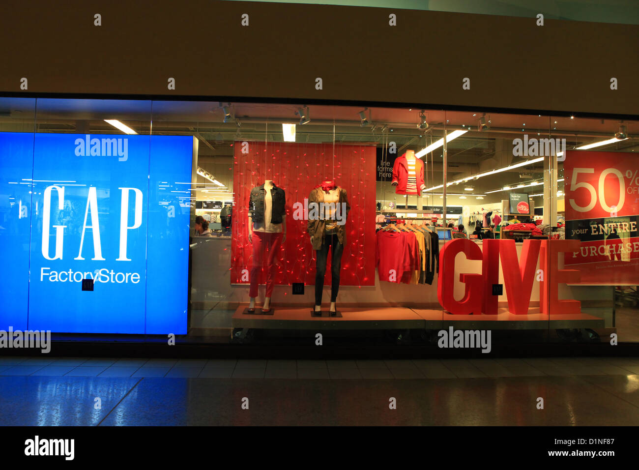 Gap Store in der Shopping Mall Stockfotografie - Alamy