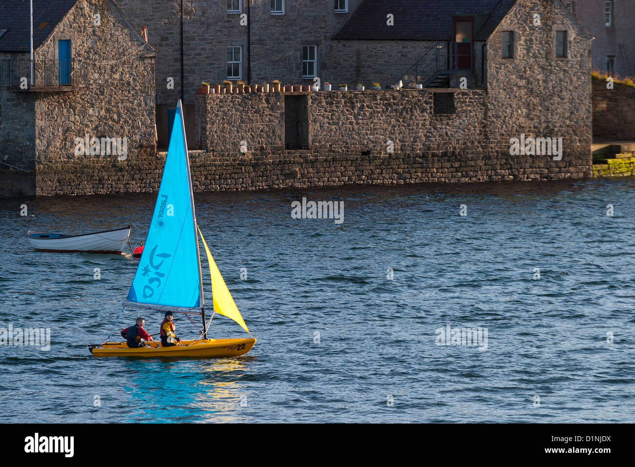 Optimist dinghy sailing sailboat -Fotos und -Bildmaterial in hoher ...