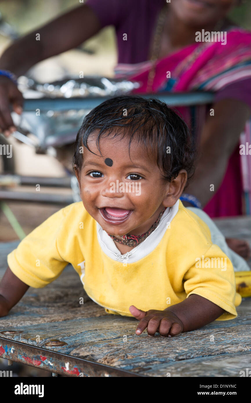 Happy indian baby india -Fotos und -Bildmaterial in hoher Auflösung – Alamy