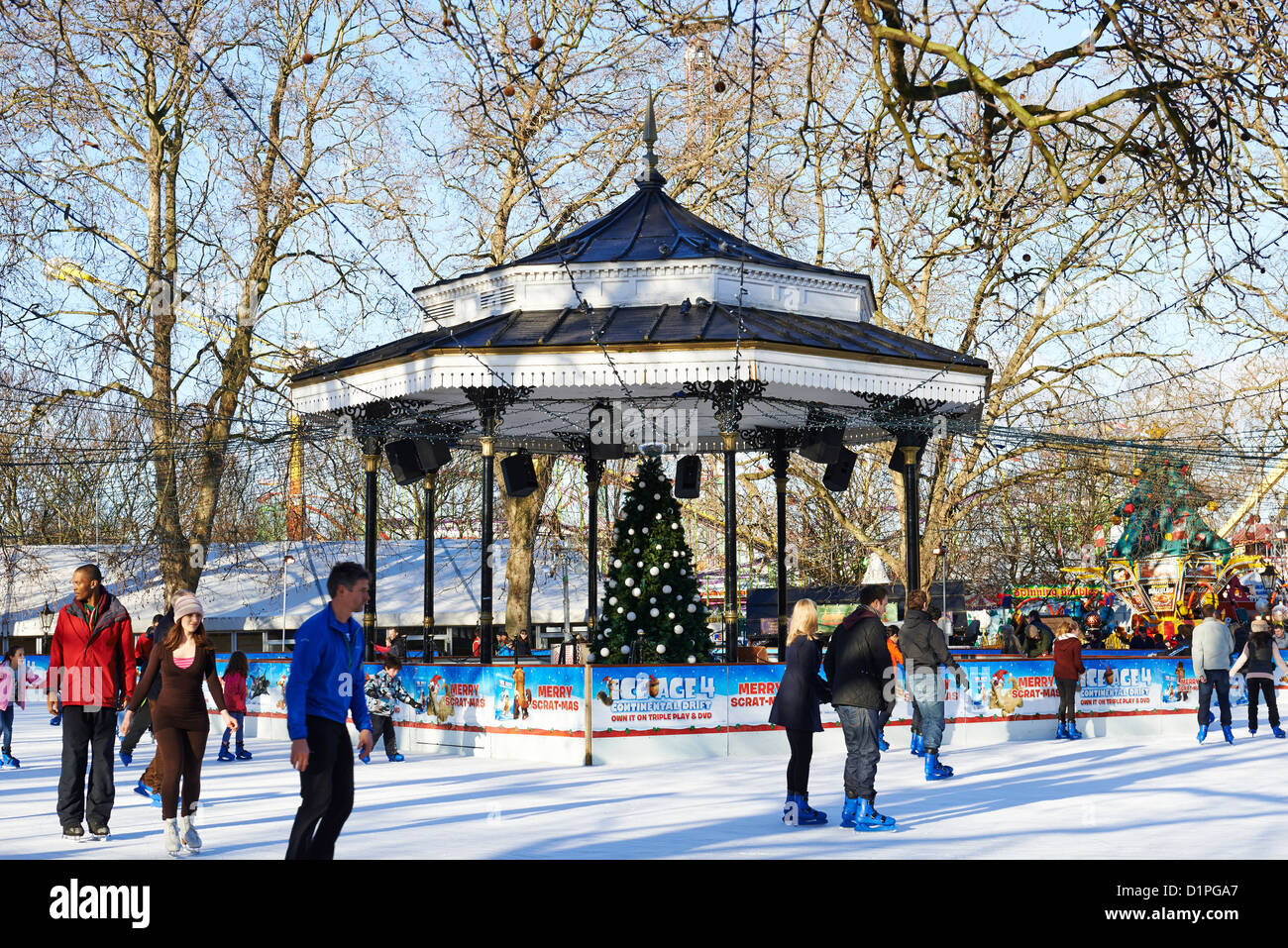 Ice Skating Rink Bestandteil der Winter Wonderland Hyde Park London UK ...