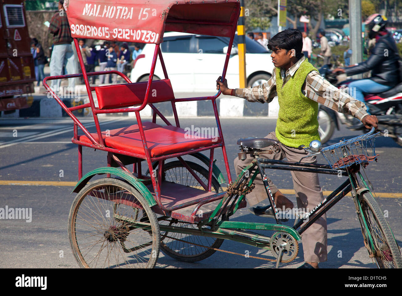 Cycle rickshaw auf der Straße von Delhi, Indien Stockfotografie - Alamy