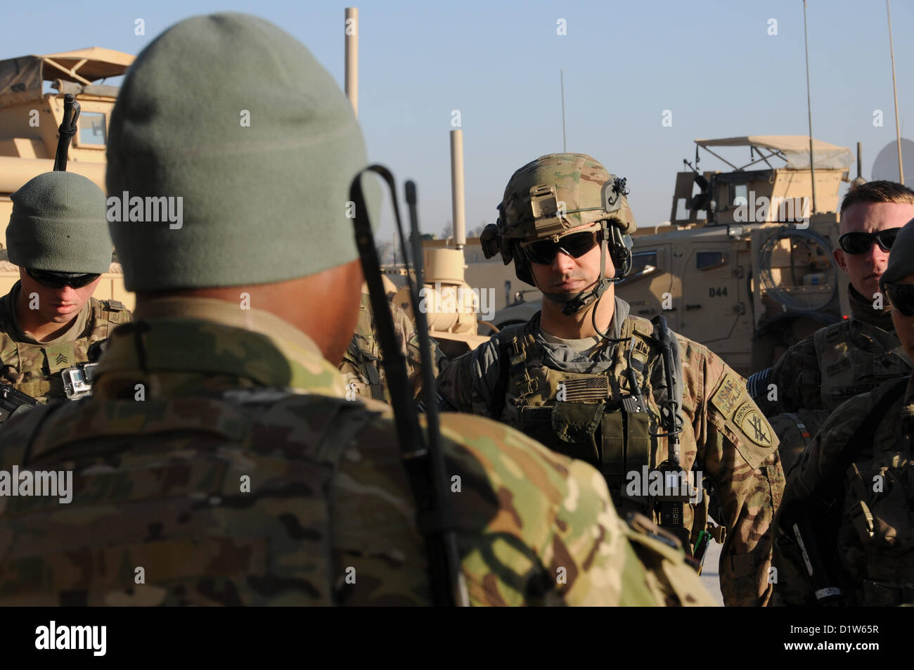 US Army Captain Jeremiah Gebhart, Center, eine zivile Angelegenheiten ...