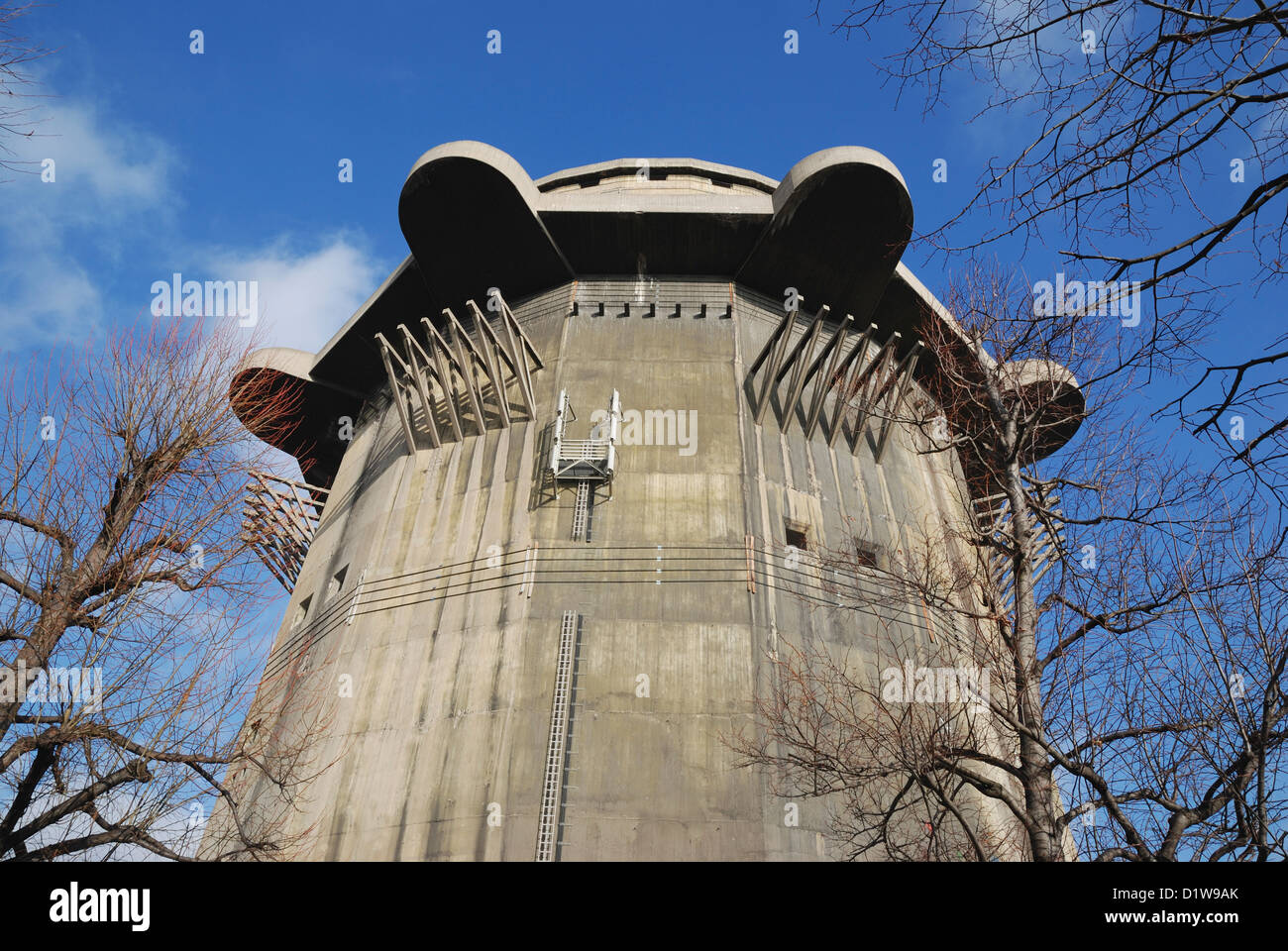 Ein WW2 Flak Turm (der Flakturm VII G-Turm) von der deutschen Luftwaffe ...