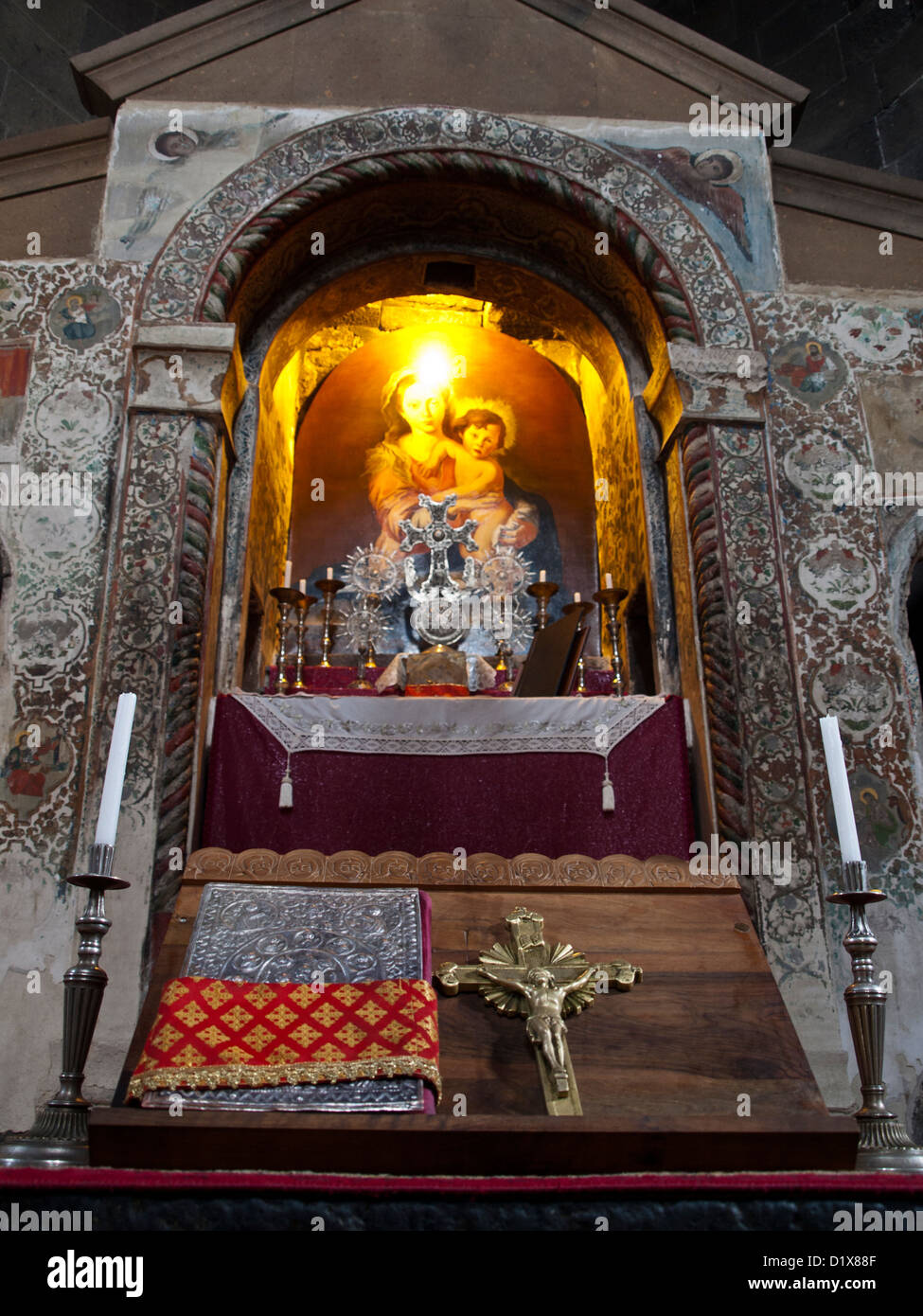 Altar in der orthodoxen kirche -Fotos und -Bildmaterial in hoher ...