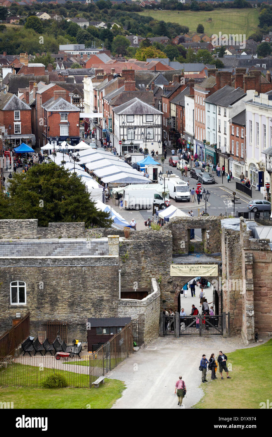 Ludlow market square -Fotos und -Bildmaterial in hoher Auflösung – Alamy