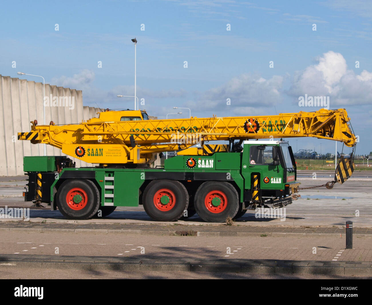 Der Liebherr-Mobilkran LTM1040 ist eine vielseitige Hochleistungs ...