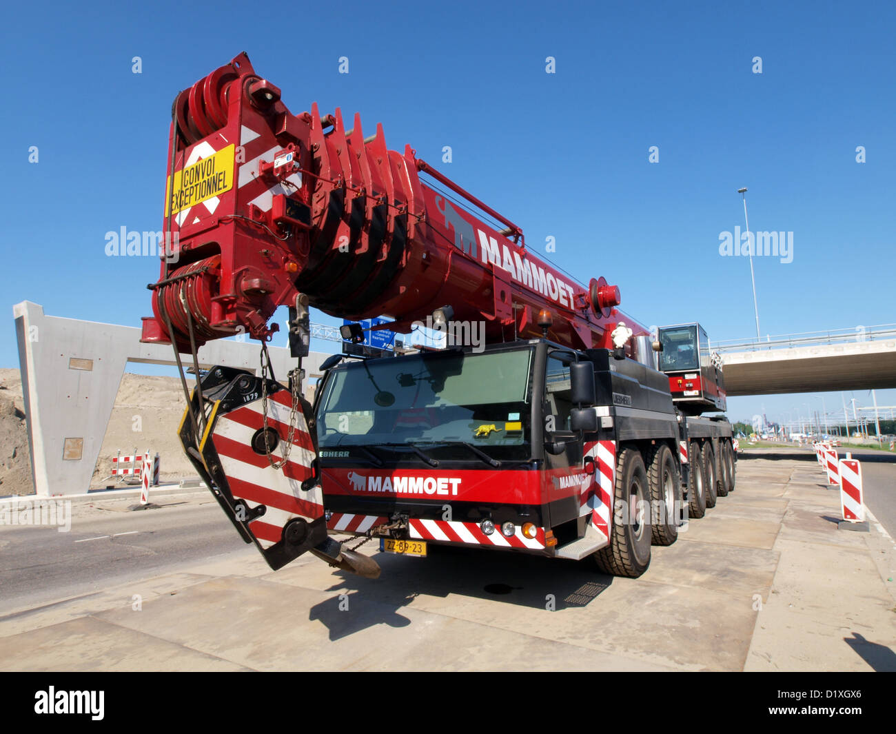 Liebherr ltm kran -Fotos und -Bildmaterial in hoher Auflösung – Alamy