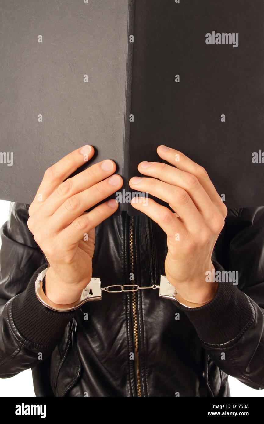 Jugend in handschellen -Fotos und -Bildmaterial in hoher Auflösung – Alamy