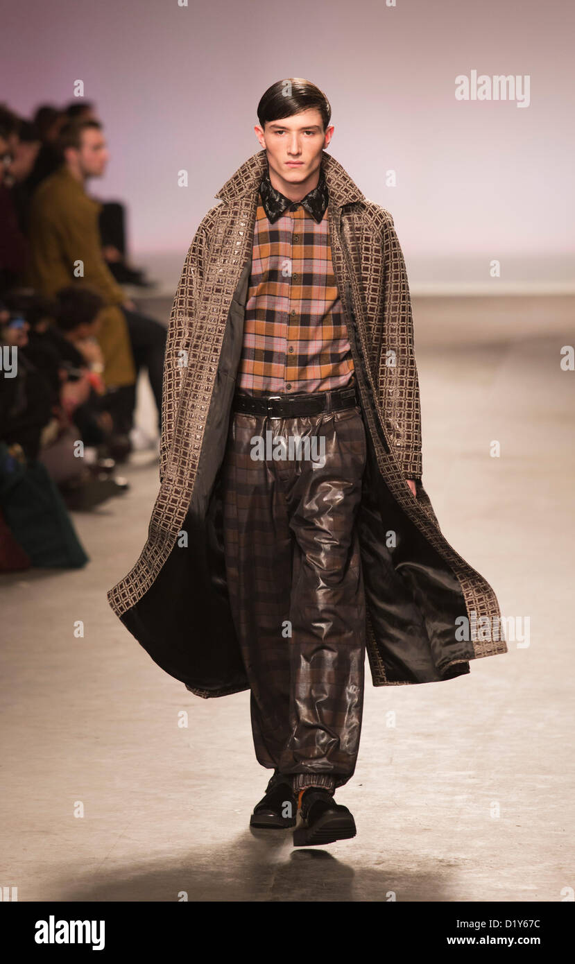 James langer laufsteg -Fotos und -Bildmaterial in hoher Auflösung – Alamy
