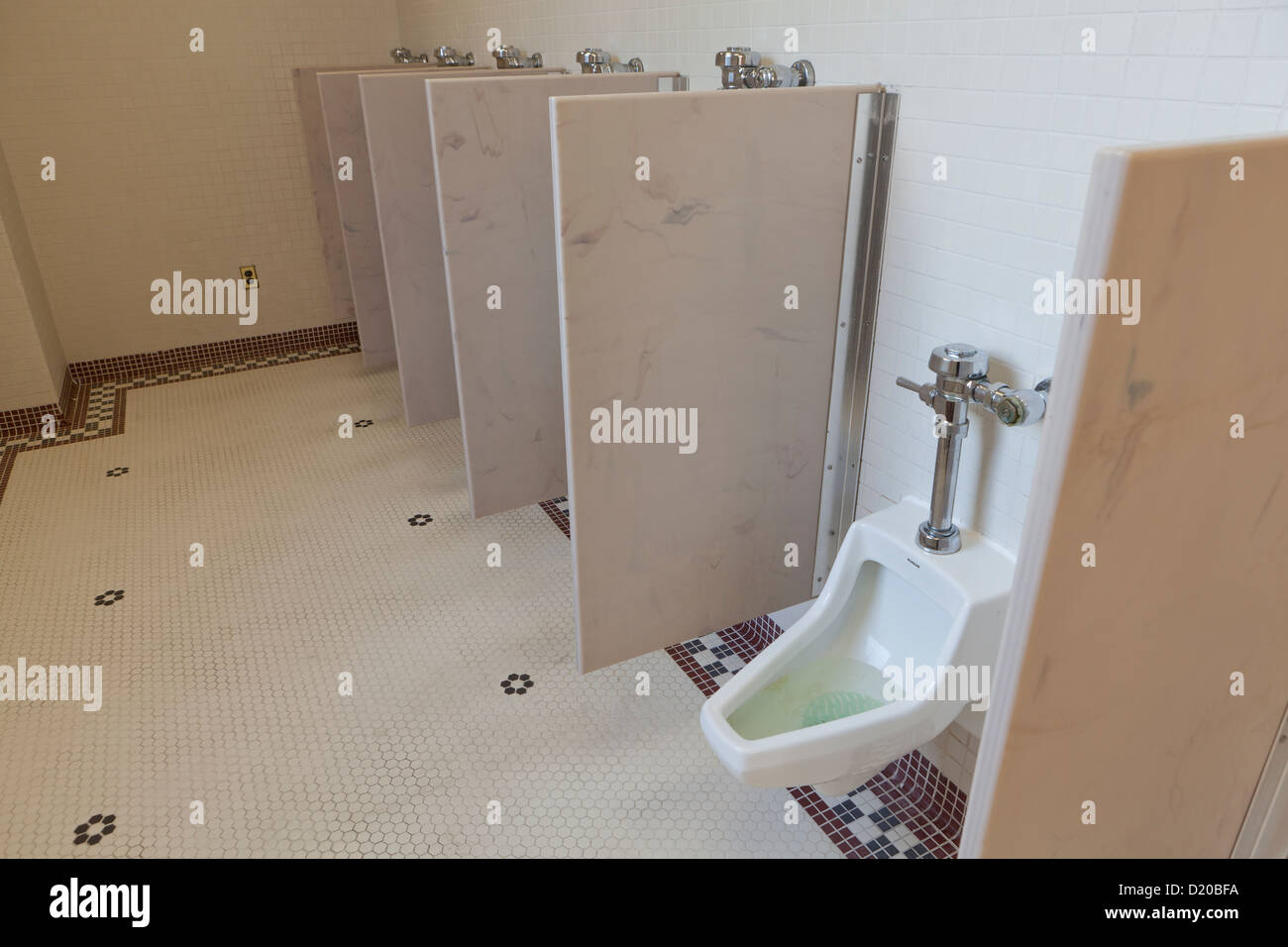 Mens Urinal Stockfotos und -bilder Kaufen - Alamy
