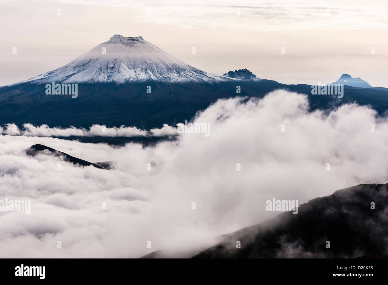 Vulkan von oben -Fotos und -Bildmaterial in hoher Auflösung – Alamy