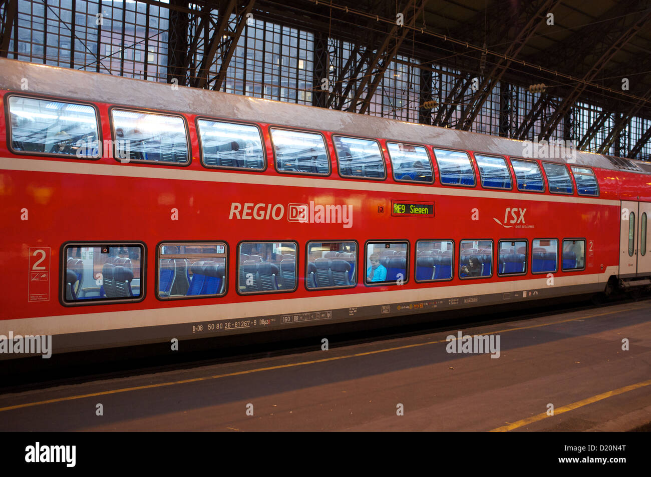 Regional express passenger train -Fotos und -Bildmaterial in hoher ...