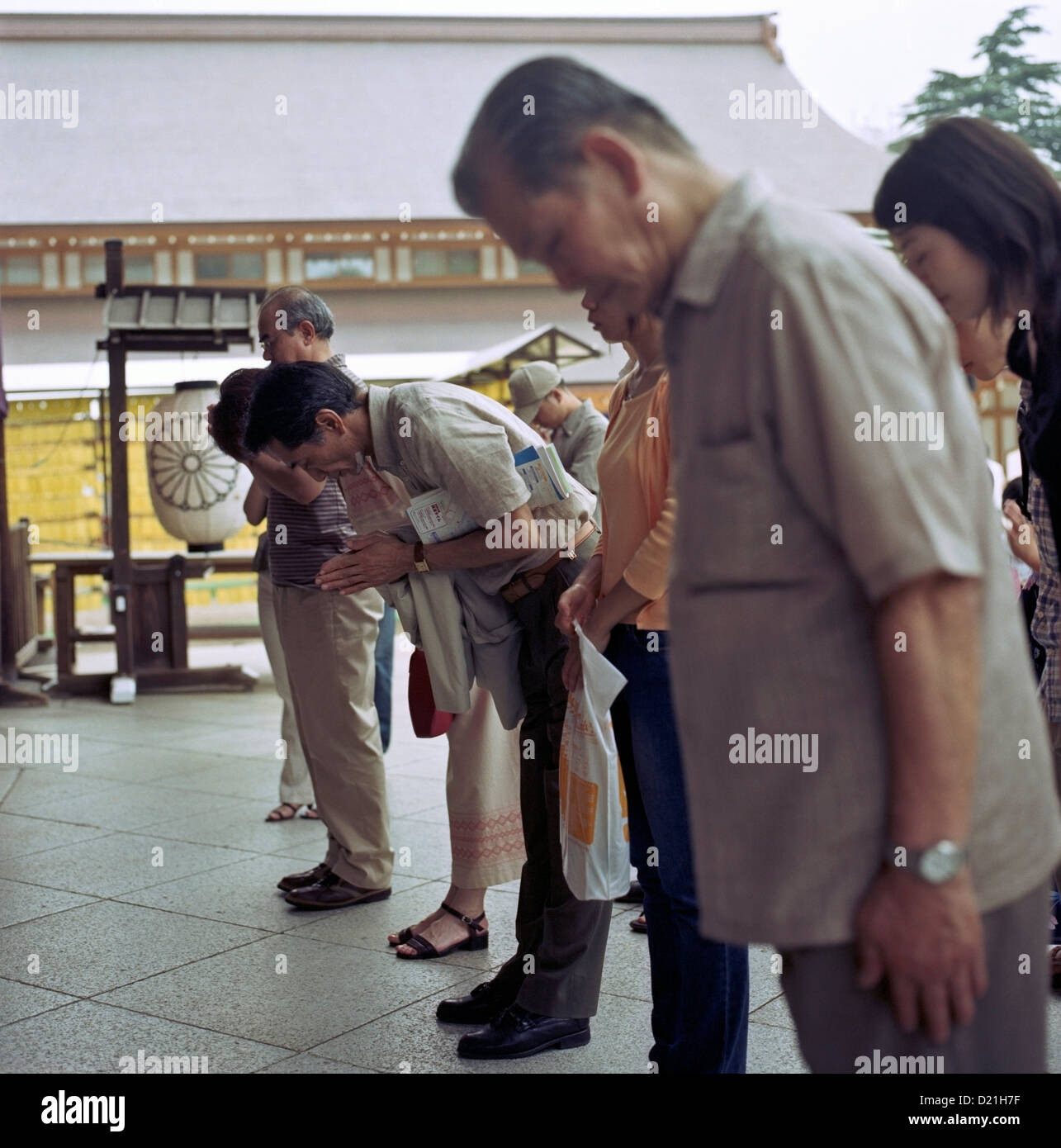 Japan shinto bow -Fotos und -Bildmaterial in hoher Auflösung - Seite 2 ...