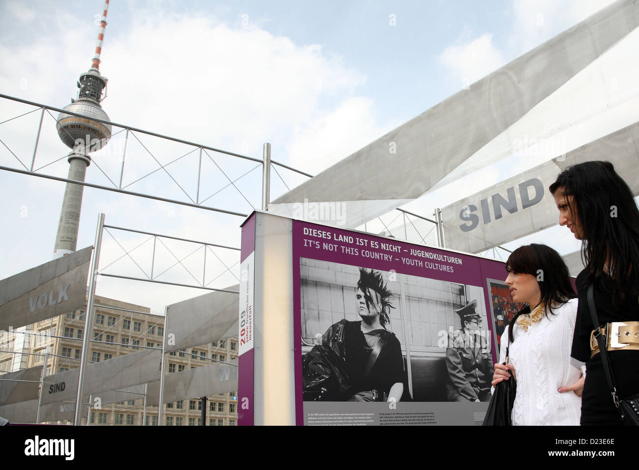 Denkmal der friedlichen revolution -Fotos und -Bildmaterial in hoher ...