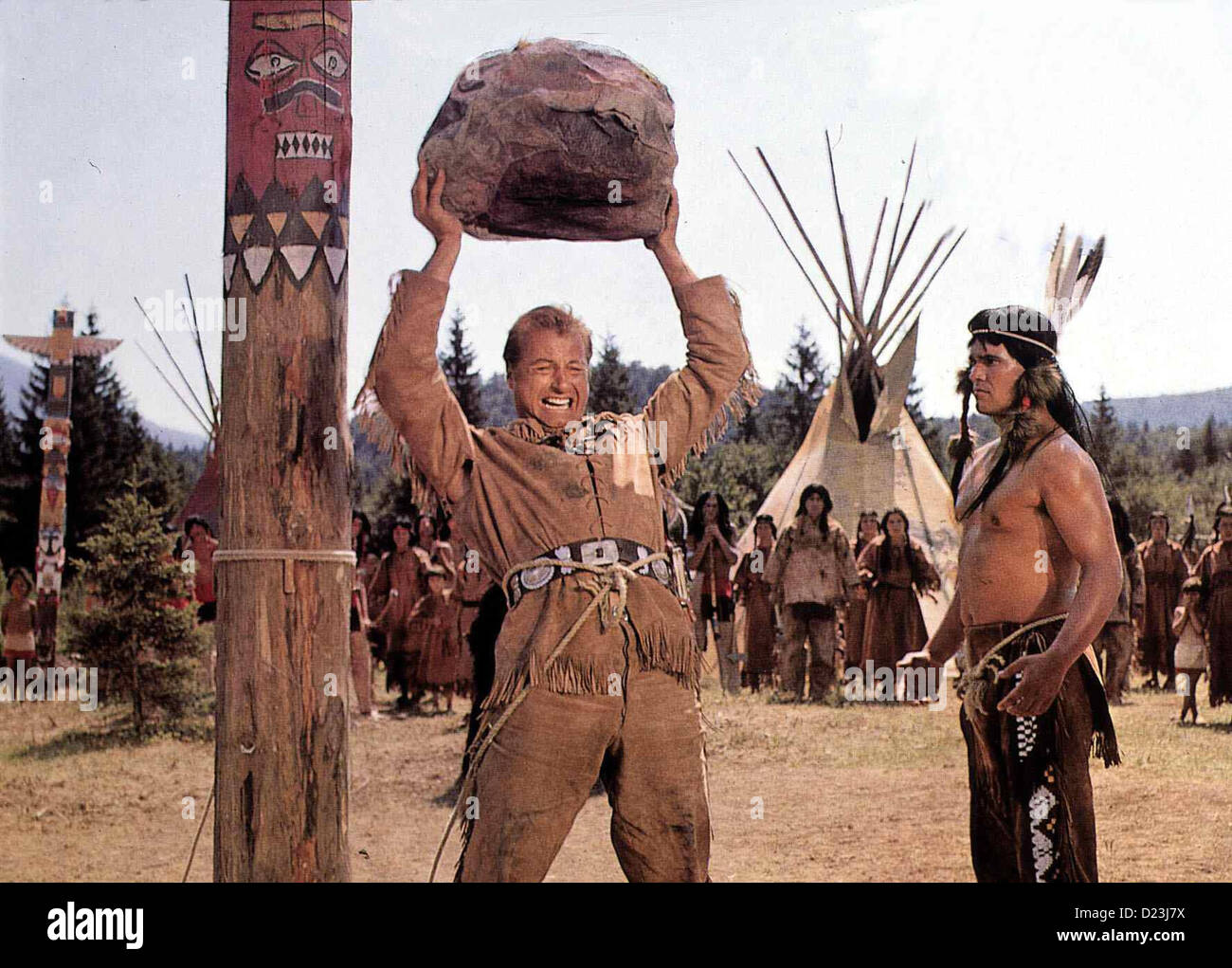 Der Schatz Im Silbersee Schatz Im Silbersee, Der Old Shatterhand (Lex Barker, l) in Szene ...