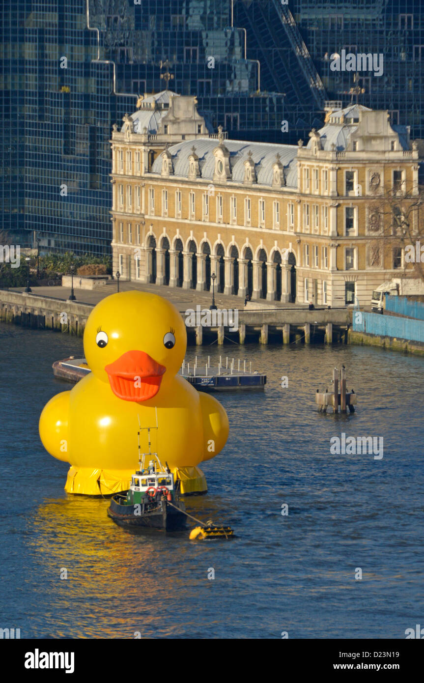Gelbe Aufblasbare Enten Stockfotos und -bilder Kaufen - Alamy