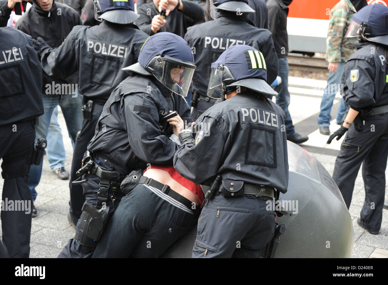 Official hooligans -Fotos und -Bildmaterial in hoher Auflösung – Alamy