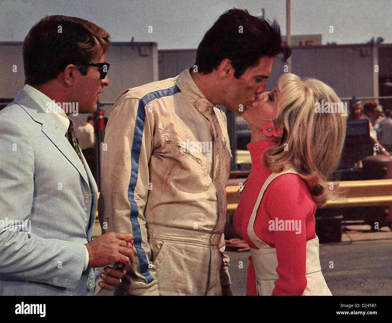 Speedway Speedway Bill Bixby, Elvis Presley, Nancy Sinatra prominente ...