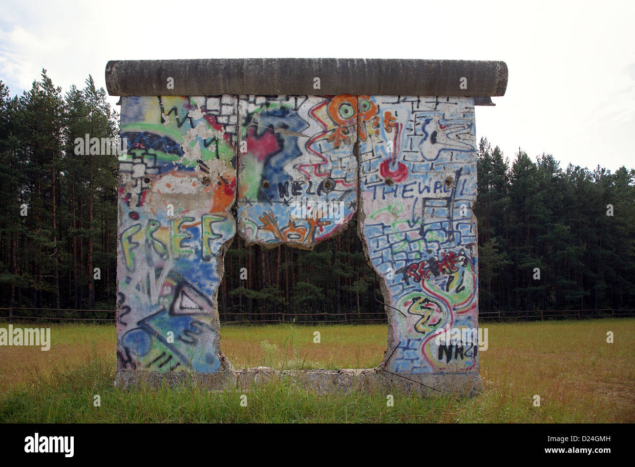 Sosnowka, Polen, ein buntes Stück der Berliner Mauer mit Durchbruch ... Sosnowka, Polen, ein buntes Stück der Berliner Mauer mit Durchbruch ...