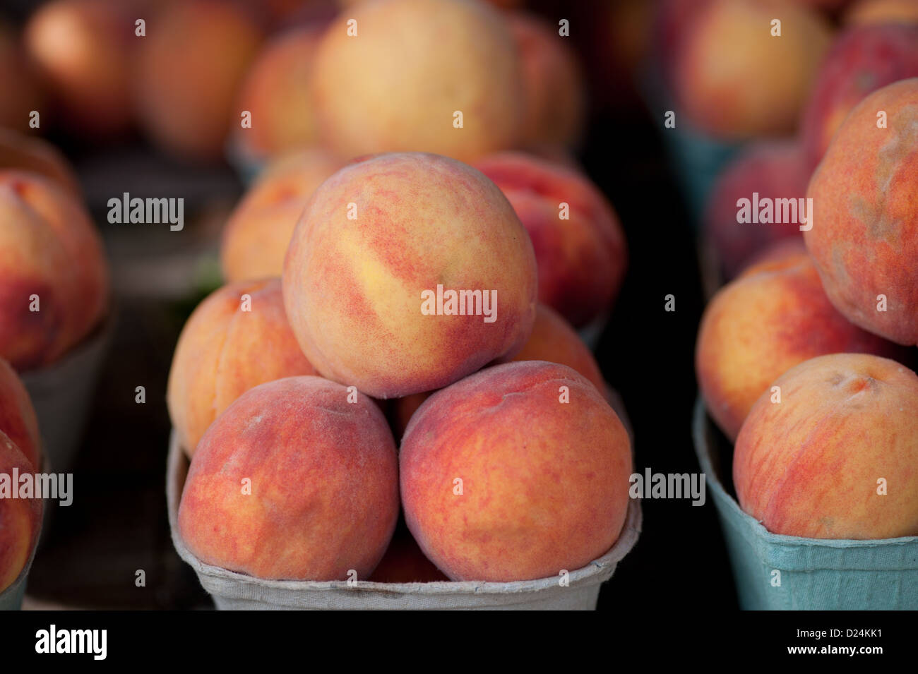 Pfirsiche markt -Fotos und -Bildmaterial in hoher Auflösung – Alamy