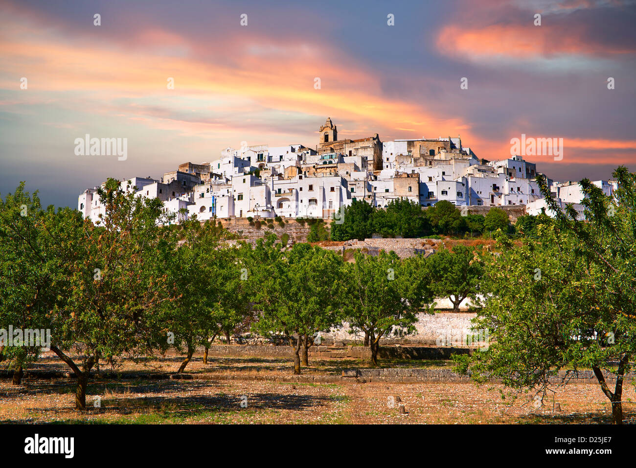 Ostuni italien apulien italienisch historisch -Fotos und -Bildmaterial ...
