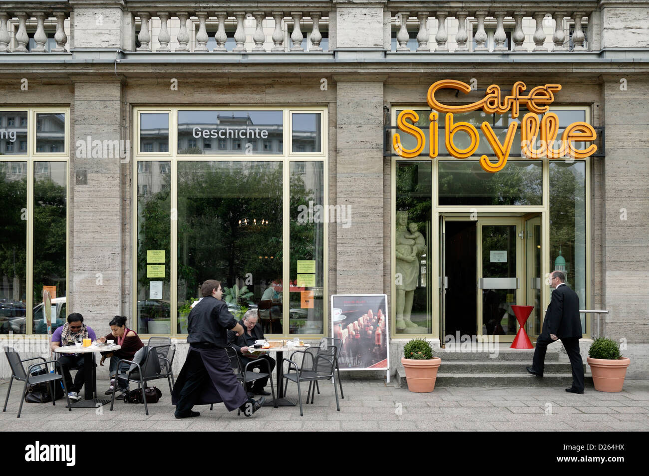Permanente ausstellungsgeschichte der karl marx allee -Fotos und ...