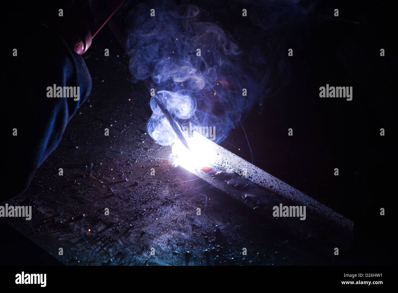 Der industrielle Prozess der MMA Stick Schweißen verwendet in der ...