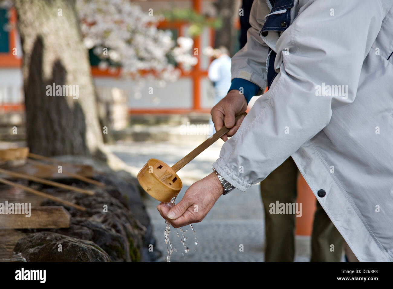Temizu ritual -Fotos und -Bildmaterial in hoher Auflösung – Alamy