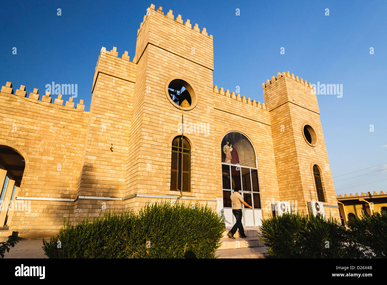Assyrische Kirche des Heiligen Josef im christlichen Vorort Ankawa in ...