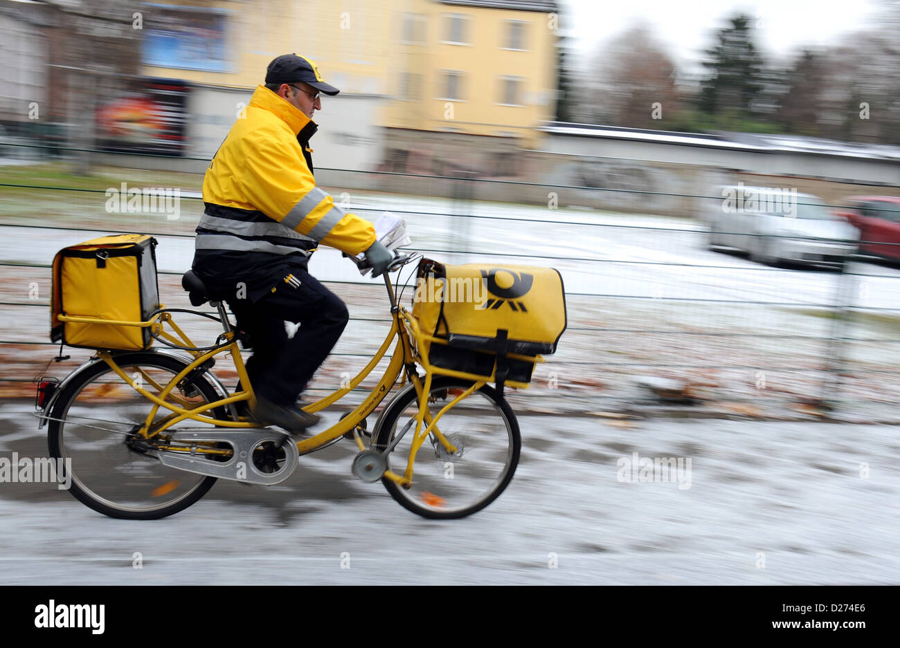 Postbote germany -Fotos und -Bildmaterial in hoher Auflösung – Alamy