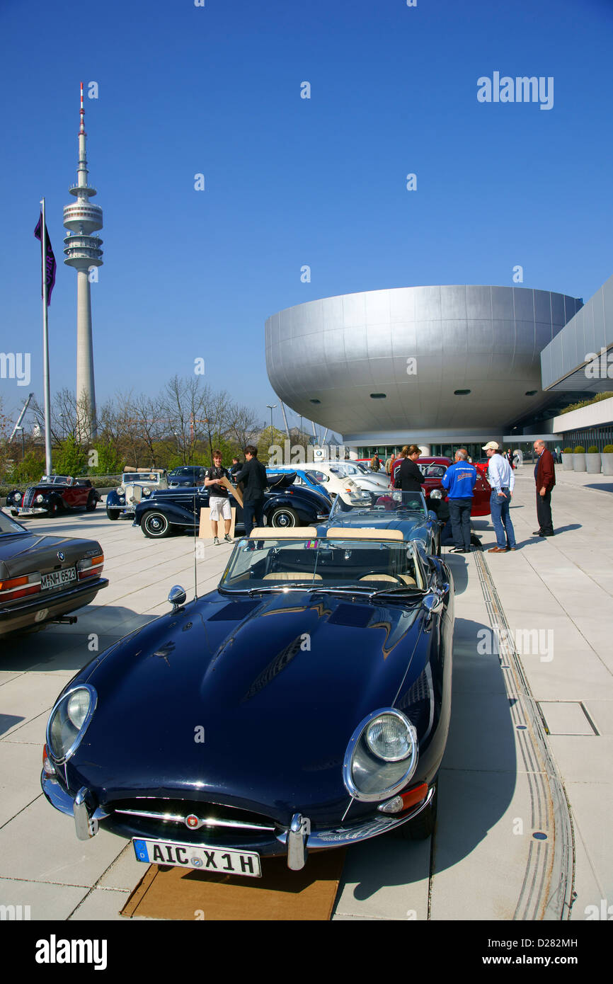 BMW, Museum, Oldtimer, Autos, Turm, München Stockfotografie - Alamy