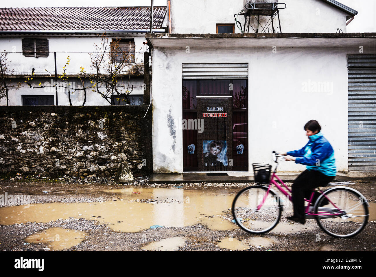 KIRAS "Quartier des Blutes". Eine Mauer wurde gebaut, um Familien, die ...