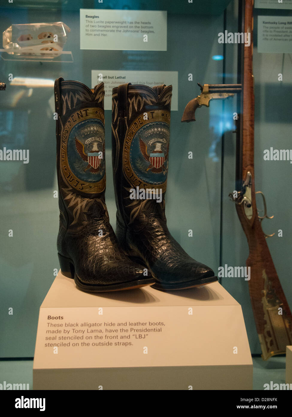Schwarze cowboystiefel -Fotos und -Bildmaterial in hoher Auflösung – Alamy