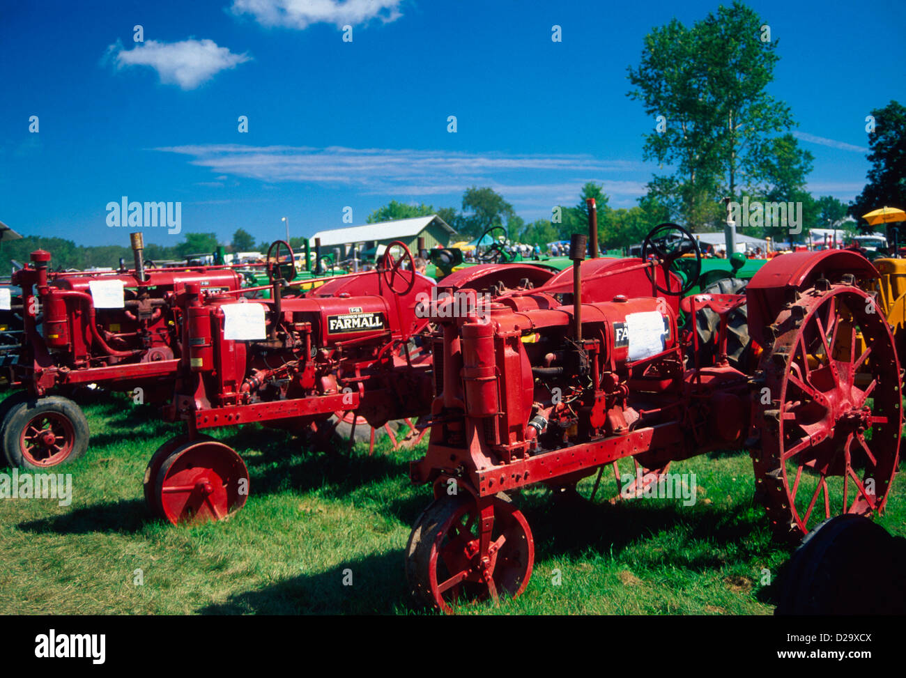 Vieux tracteurs -Fotos und -Bildmaterial in hoher Auflösung – Alamy