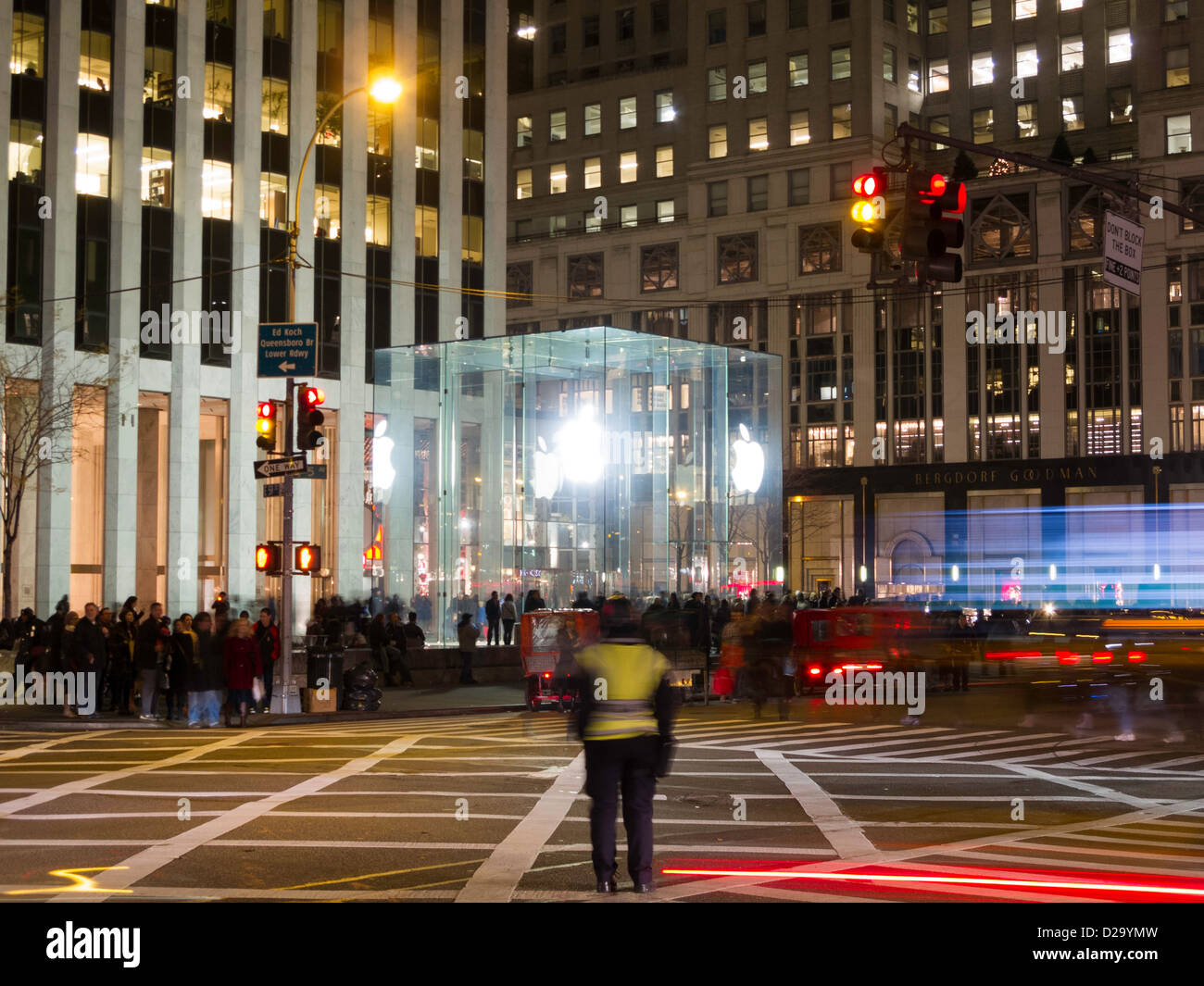 Apple computer store new york -Fotos und -Bildmaterial in hoher ...