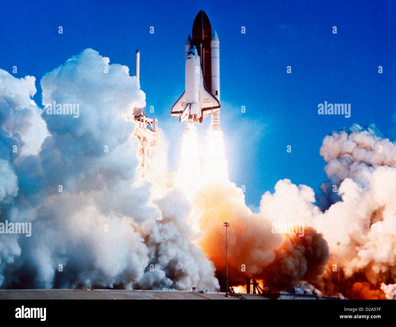 Launch of space shuttle challenger -Fotos und -Bildmaterial in hoher ...