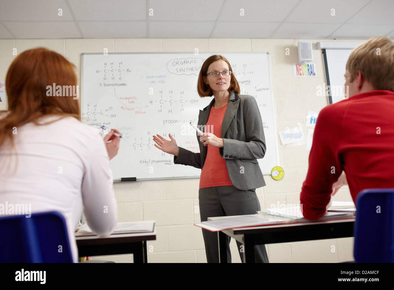 Lehrer whiteboard -Fotos und -Bildmaterial in hoher Auflösung – Alamy