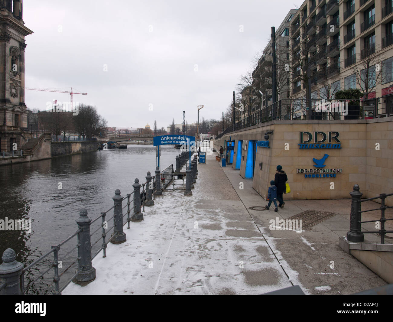 Eingang zum DDR Museum in Berlin, wo Sie täglich Leben und Regierung ...