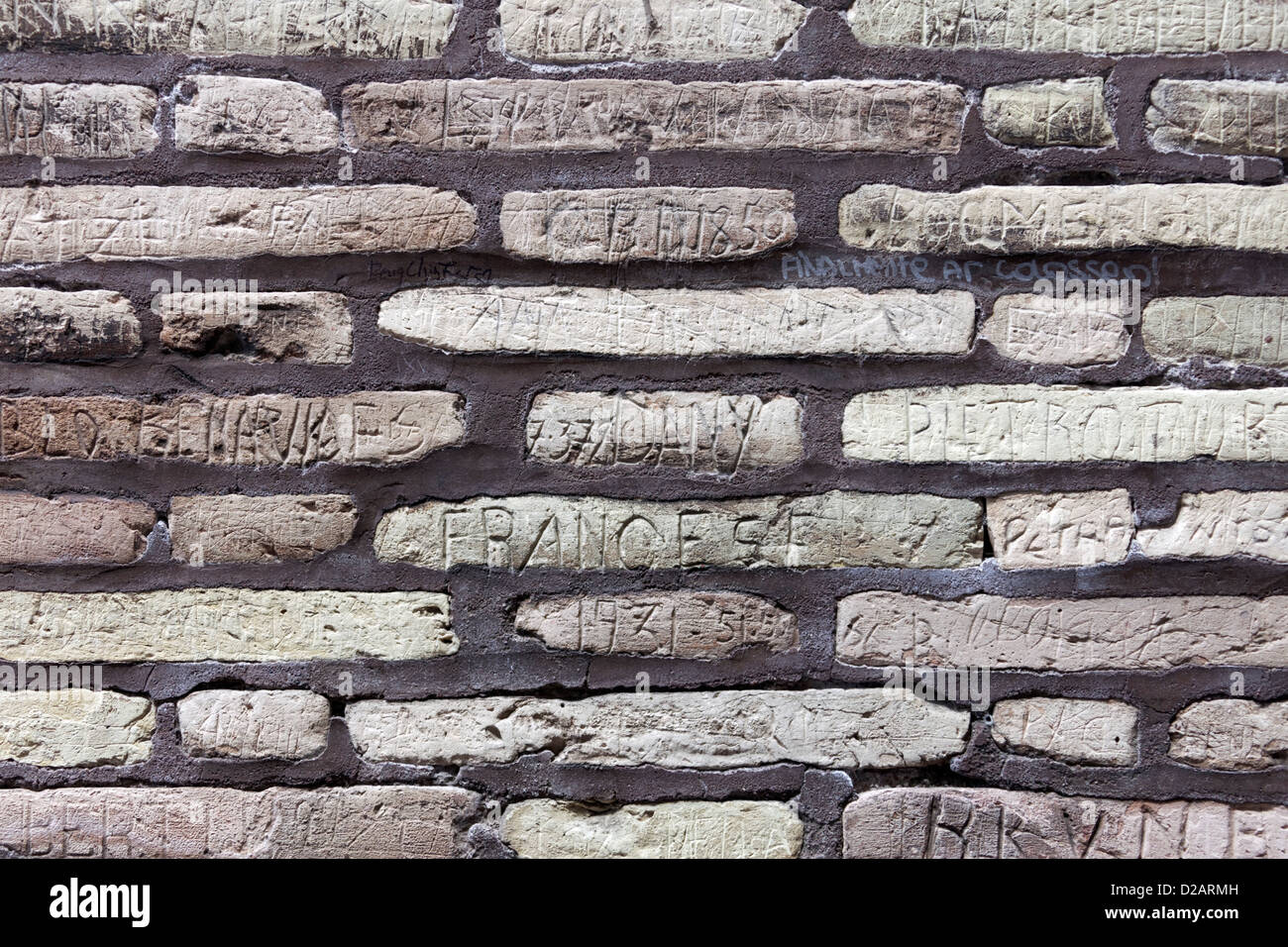 Italy rome colosseum ancient graffiti -Fotos und -Bildmaterial in hoher ...