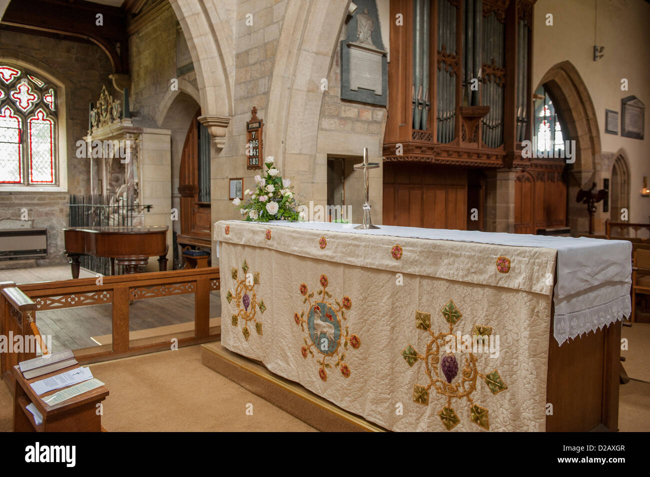 Church altar rail -Fotos und -Bildmaterial in hoher Auflösung – Alamy