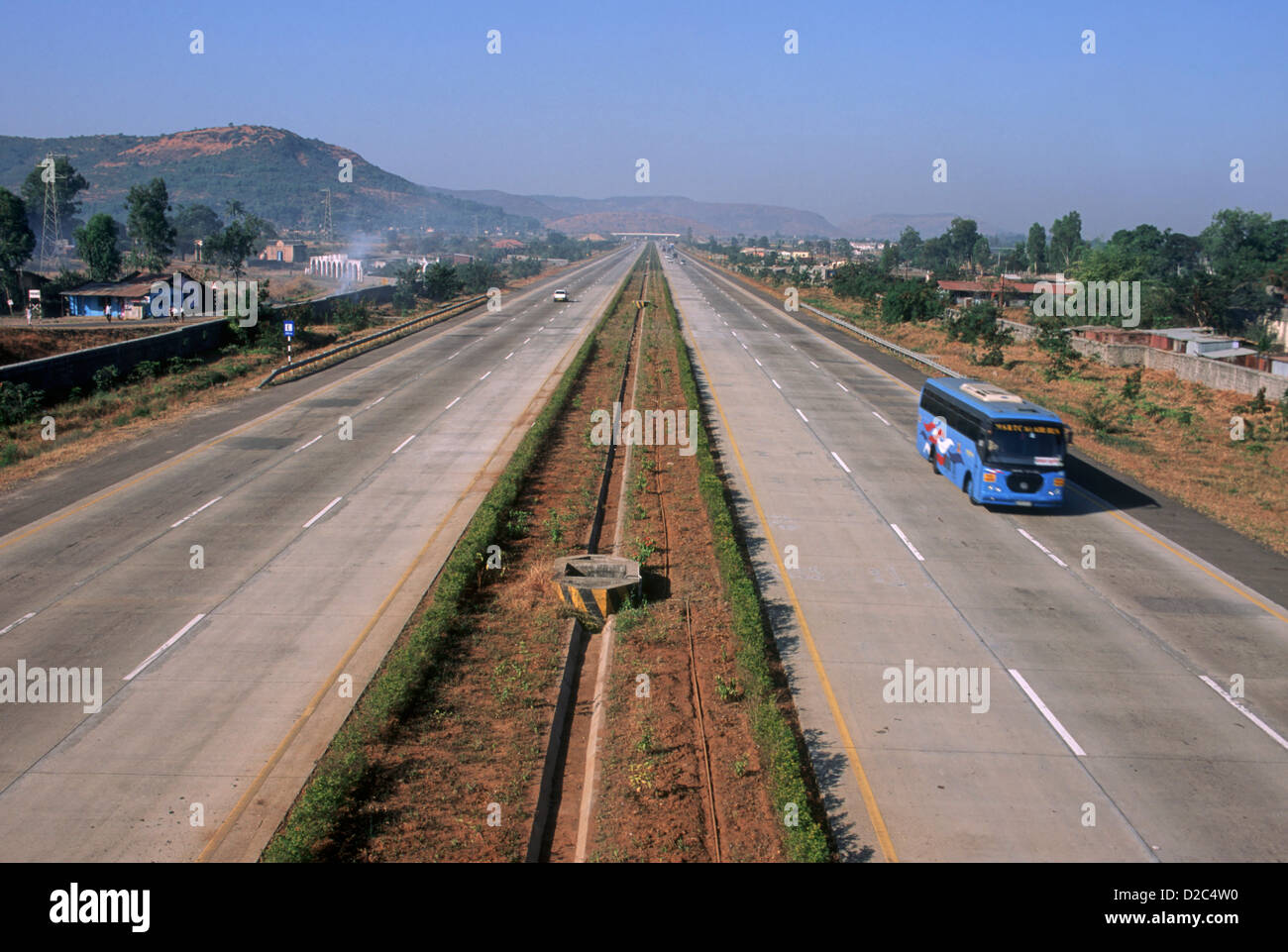 Pune mumbai autobahn -Fotos und -Bildmaterial in hoher Auflösung – Alamy