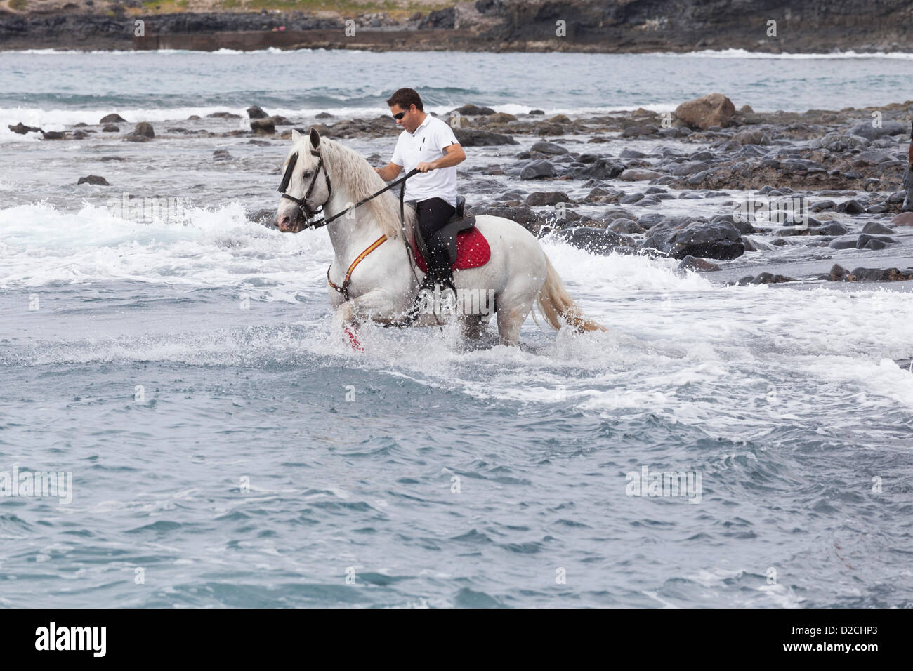Jeder 20. Januar am Strand von La Enramada in Costa Adeje, Teneriffa, feierte das fest von San ...