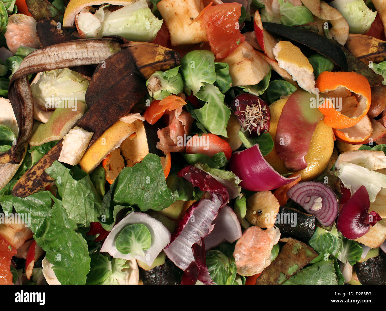 Kompostierung Haufen von Fäulnis Küche Obst und Gemüse-Reste, wie eine ...
