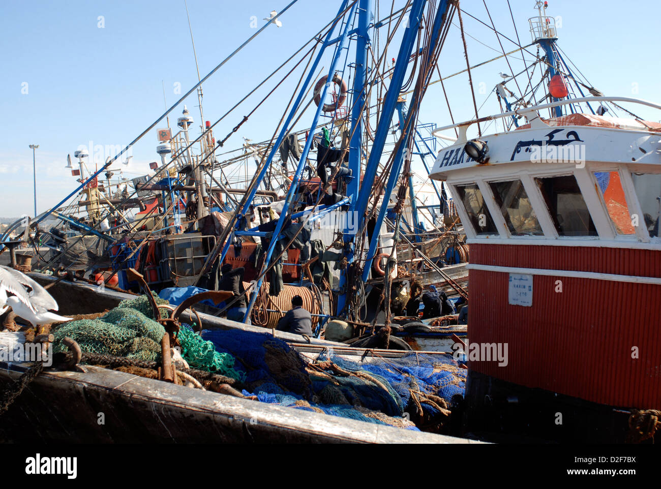Trawler beim entladen von fischfang -Fotos und -Bildmaterial in hoher ...
