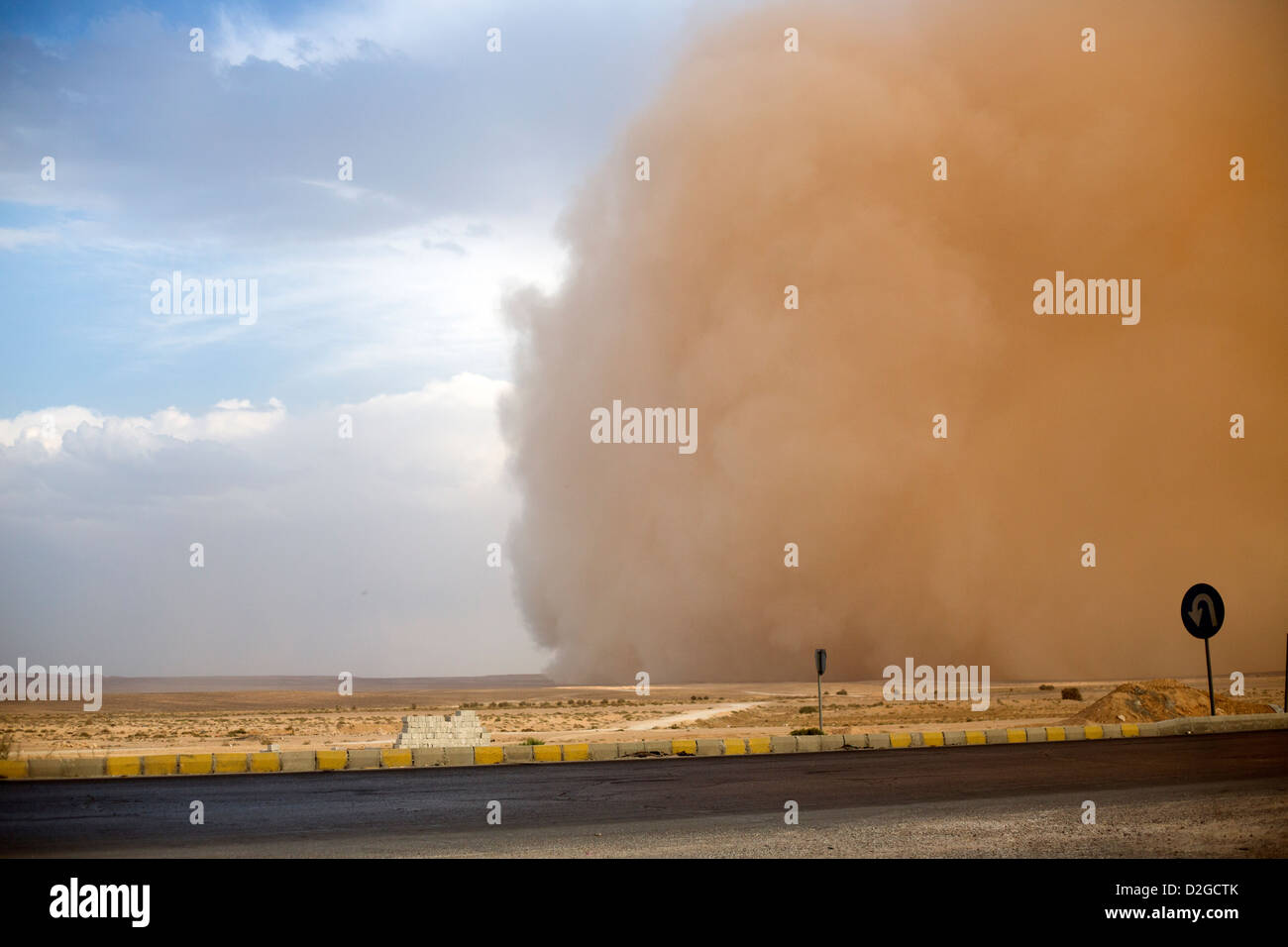 Sandsturm in der Wüste Autobahn, Jordanien Stockfotografie - Alamy