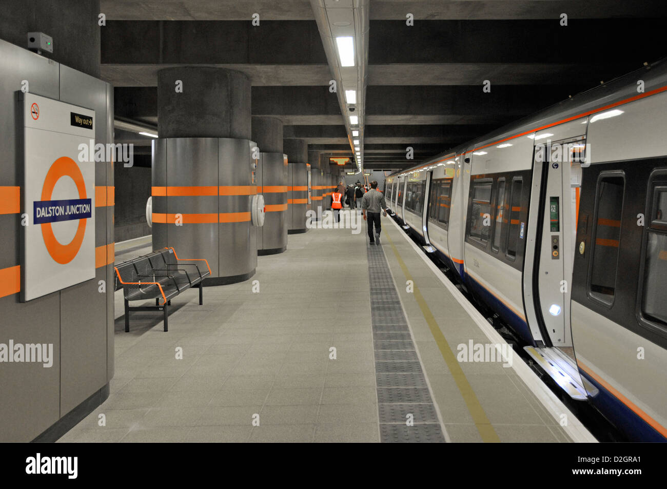 Hackney bahnsteig -Fotos und -Bildmaterial in hoher Auflösung – Alamy