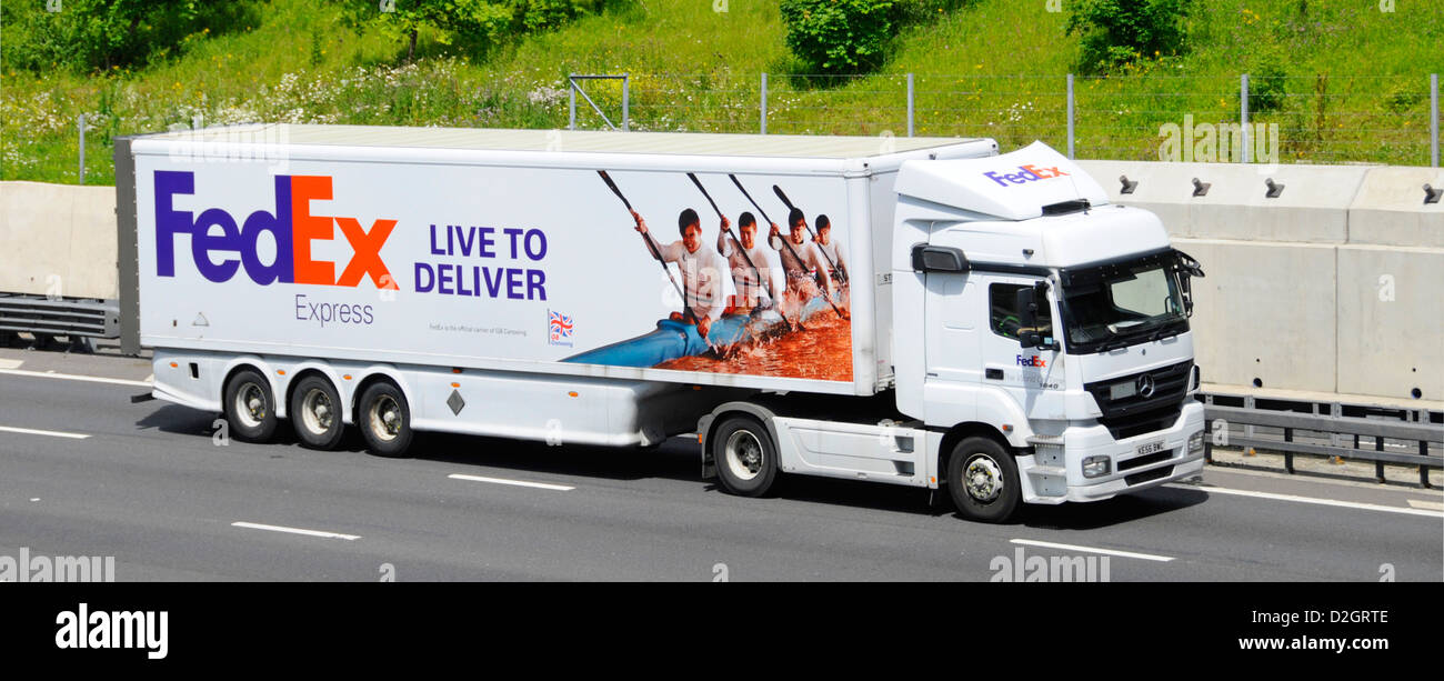 FedEx LKW LKW mit Partnerschaft Grafiken auf artikulierte Anhänger ...